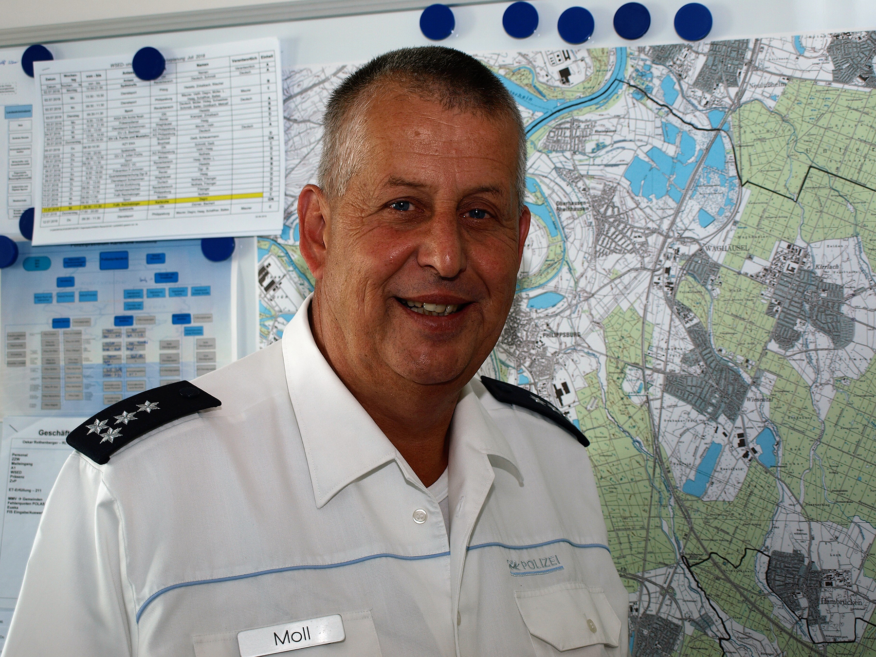 Christopher Moll als neuer Vize im Polizeirevier Philippsburg - Stadt ...